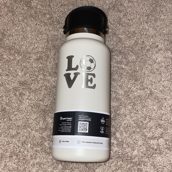 Hydro Flask | Dining | 32oz Oat Colored Hydroflask With Graphic Indent ...